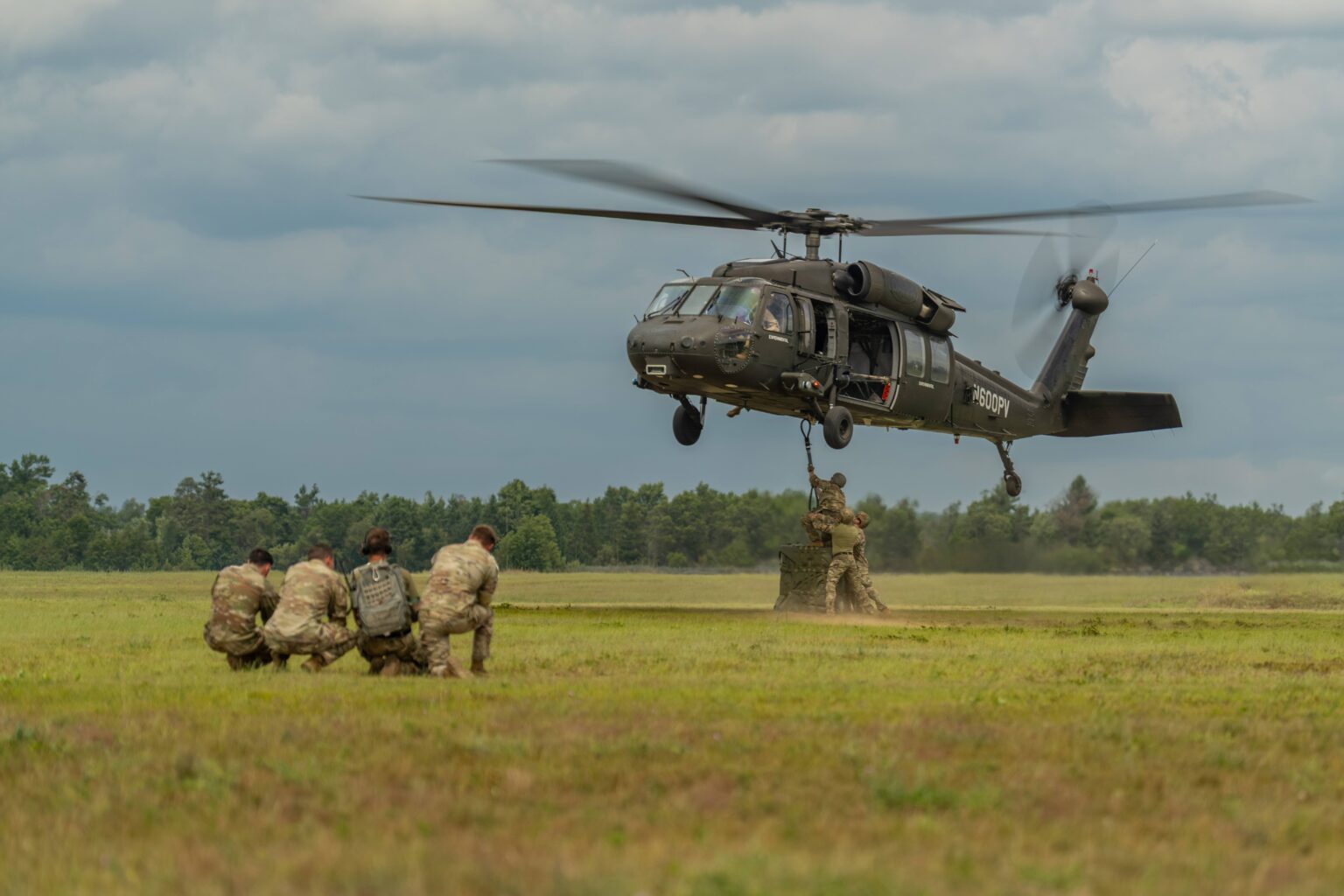 U.S. Soldier Becomes First to Plan and Execute Autonomous Black Hawk ...